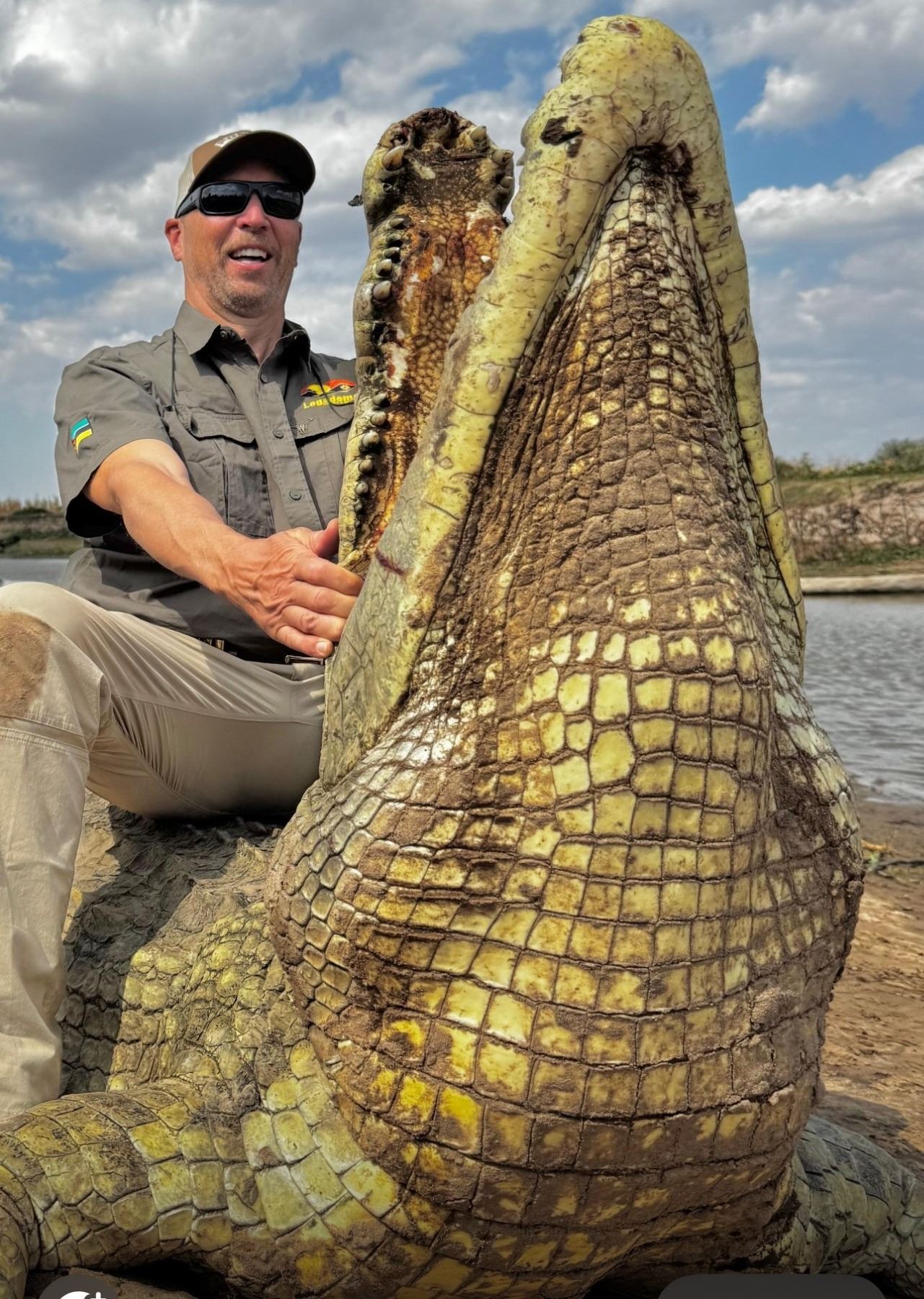 Mozambique: 10 D Cape Buffalo 2027 or 2028 Hunt for 1 hunter, Includes ...