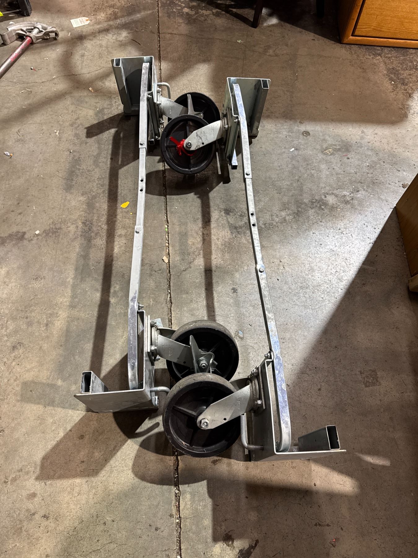 Moving brackets with cast