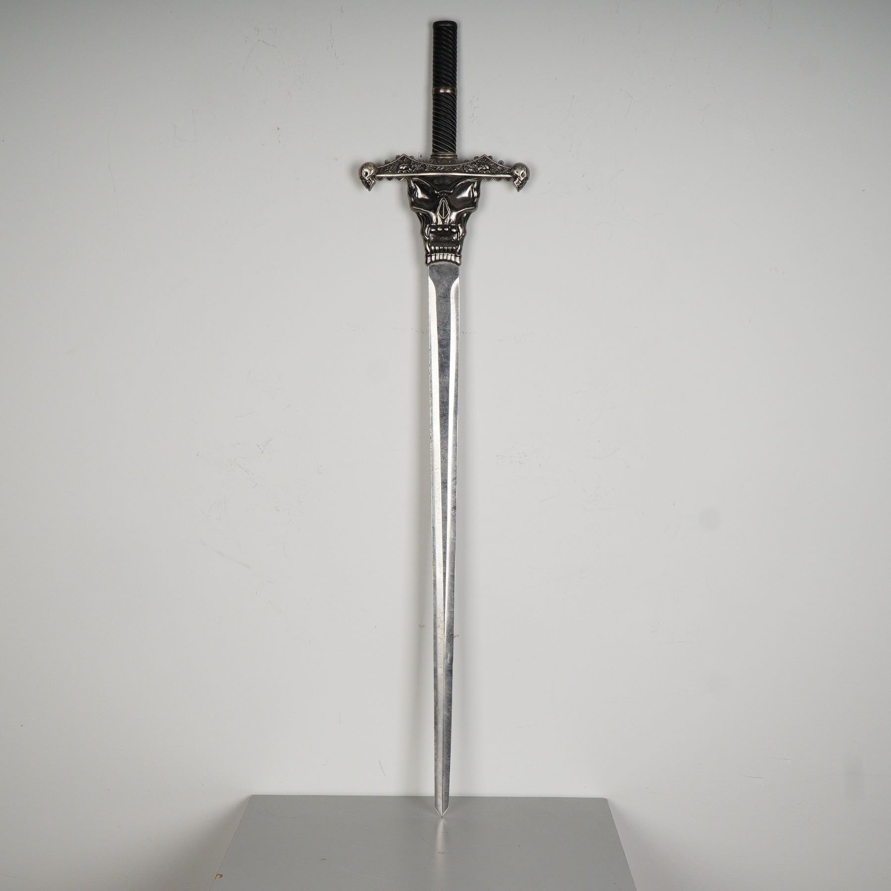Russ Farrell fantasy sword with skull motif
