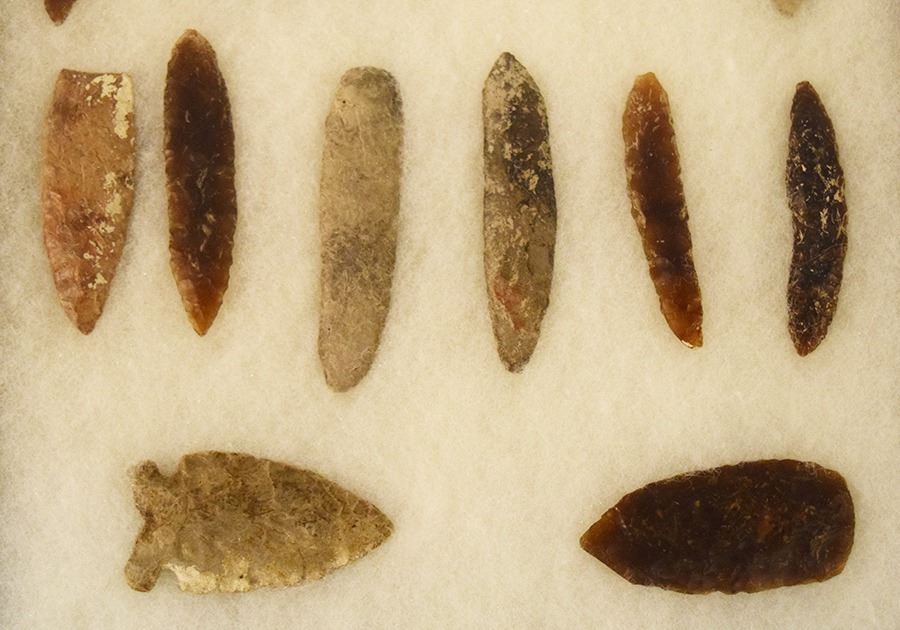 Riker Case: 15 bone knives and arrowheads & 9 scrapers and awl from the ...