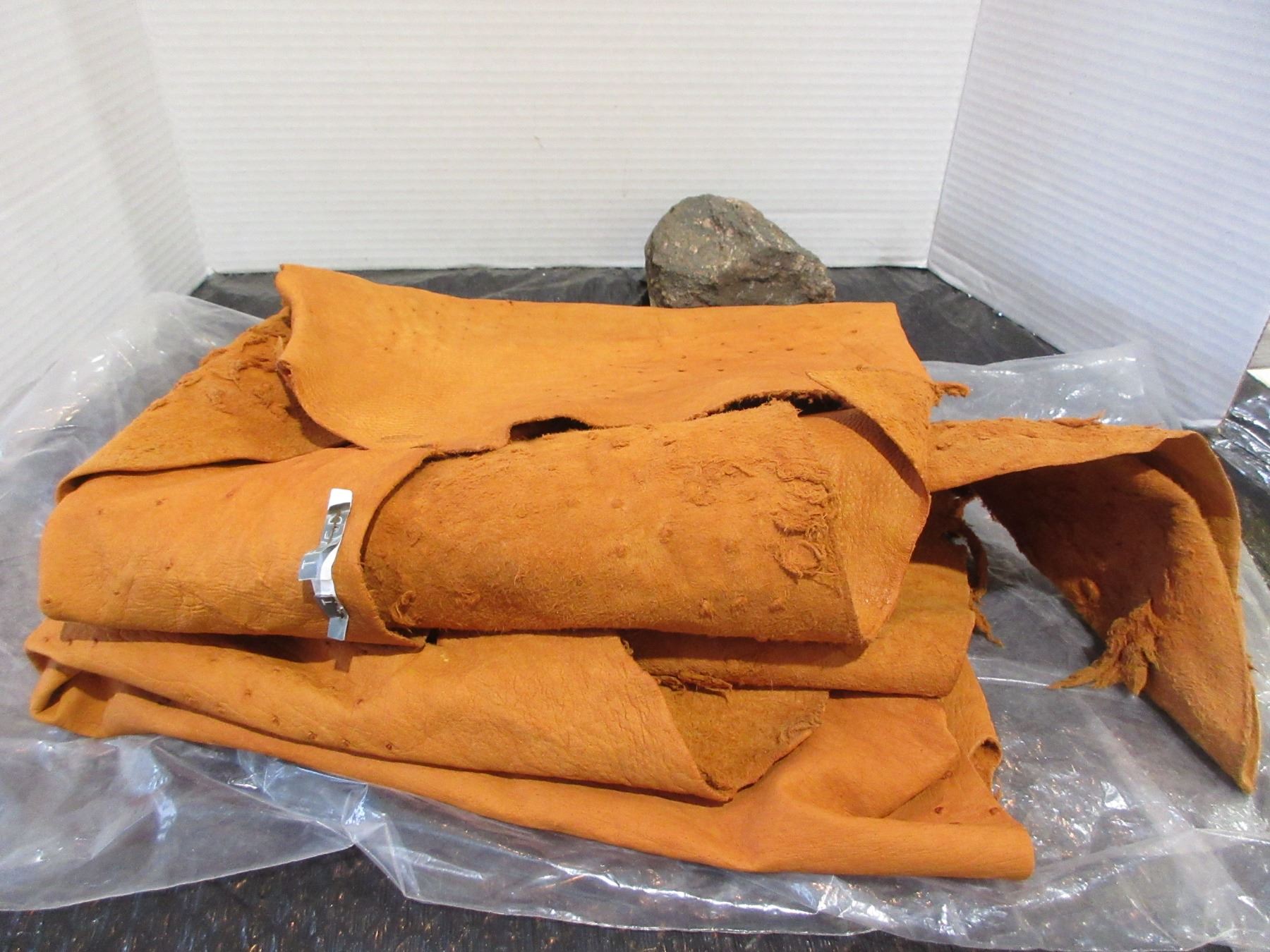 LEATHER PIECES - BAG