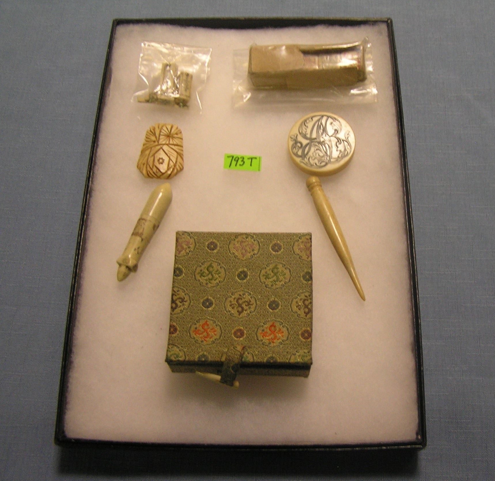 Great early group of oriental antique pieces