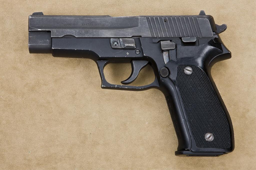 THE SOPRANOS - Tony Soprano's Sig Sauer 226 pistol used to shoot “Big ...