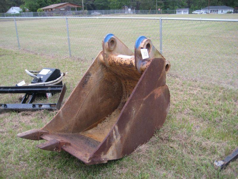 30" HOE BUCKET - J.M. Wood Auction Company, Inc.