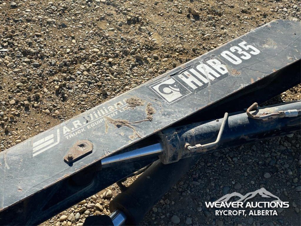 HIAB 035 HYDRAULIC KNUCKLE PICKER - Weaver Bros. Auctions Ltd.