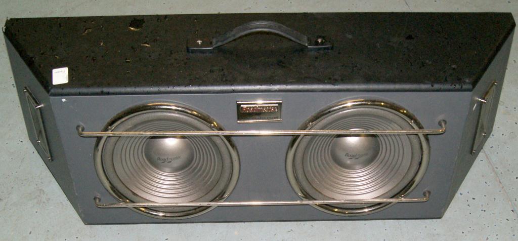 2 10" ROADMASTER SPEAKERS W/ CUSTUM BOX
