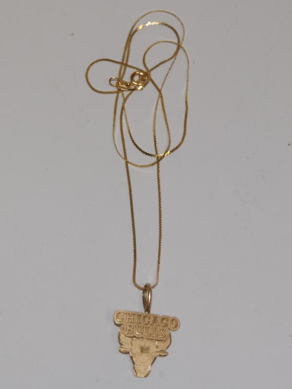 14K Gold Chain & Chicago Bulls Pendant