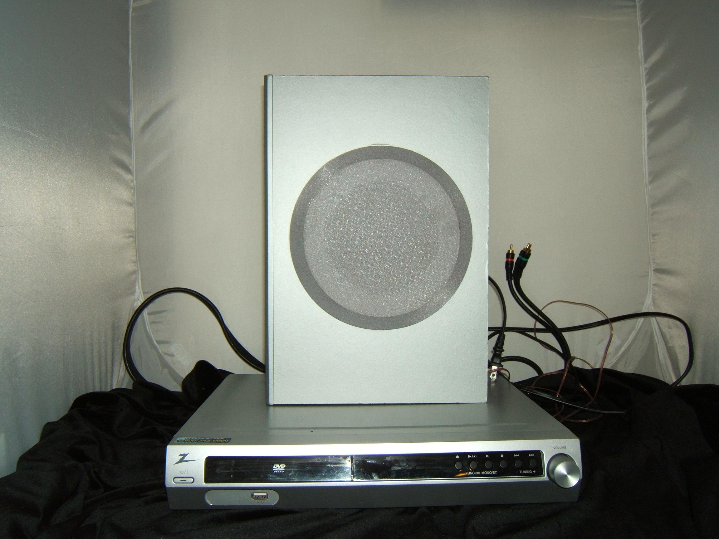 Zenith Dvd Player w/ Zenith Speaker