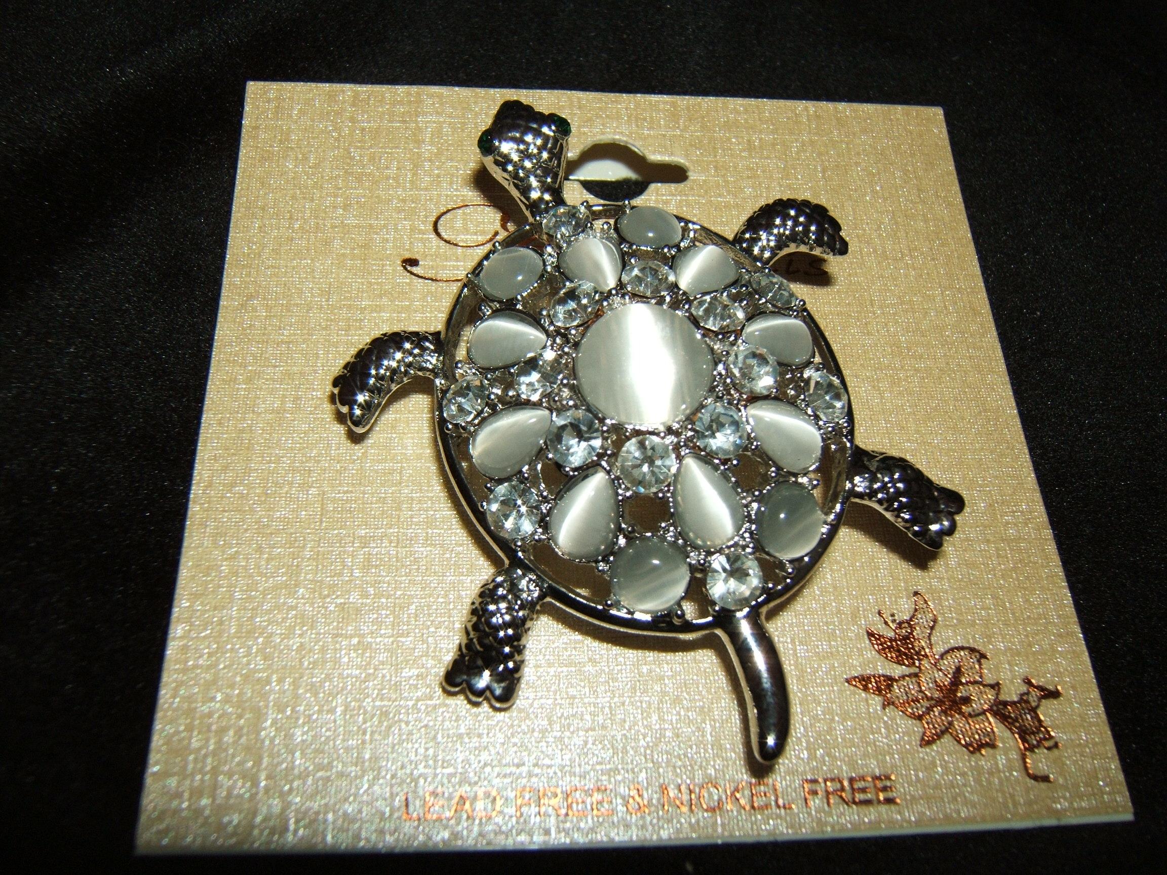 Cool turtle pin