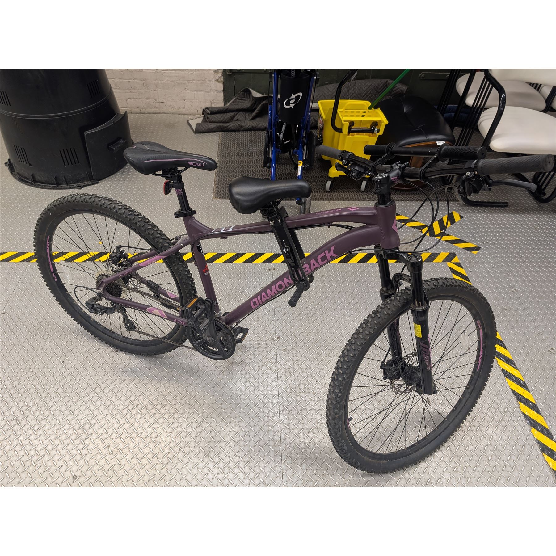 Ridgeback Diamondback 27.5 21 Speed Mountain Bike