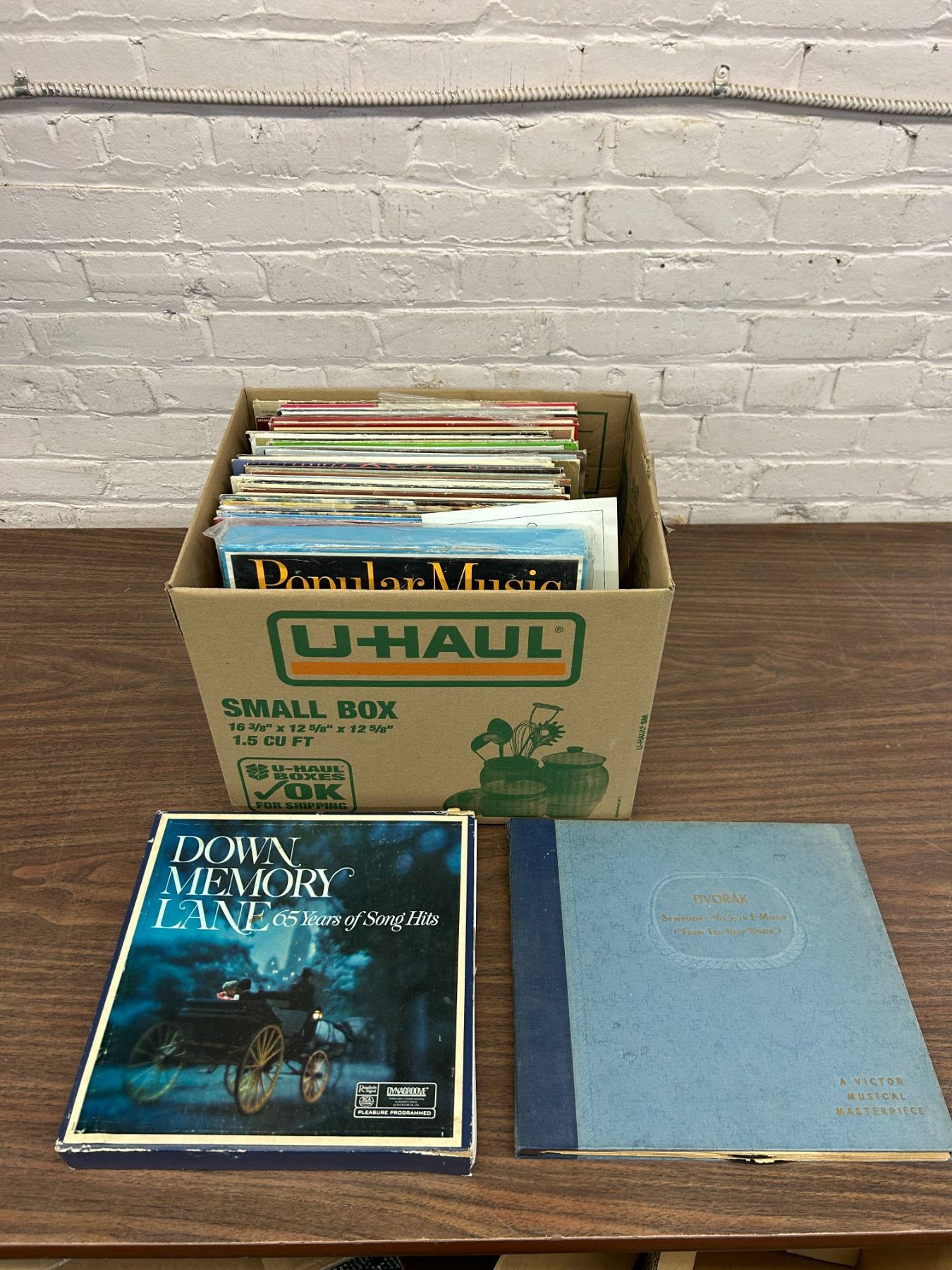 Box of Records and Box Sets (35s and 78s) Easy Listening, Classical, etc
