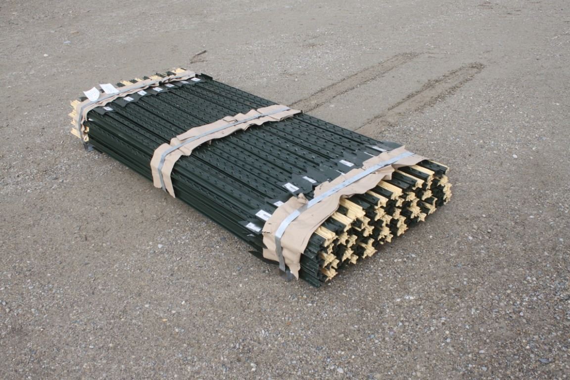 Bundle of 200 7' heavy duty studded t-posts