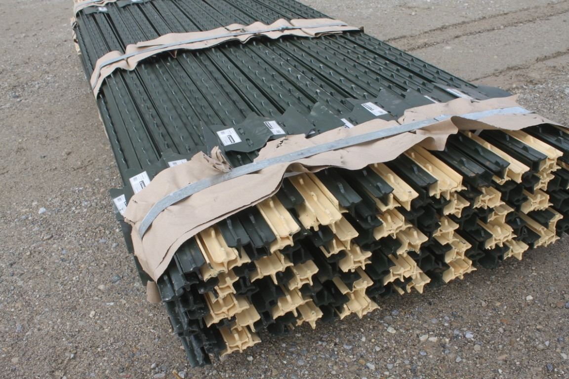 Bundle of 200 7' heavy duty studded t-posts