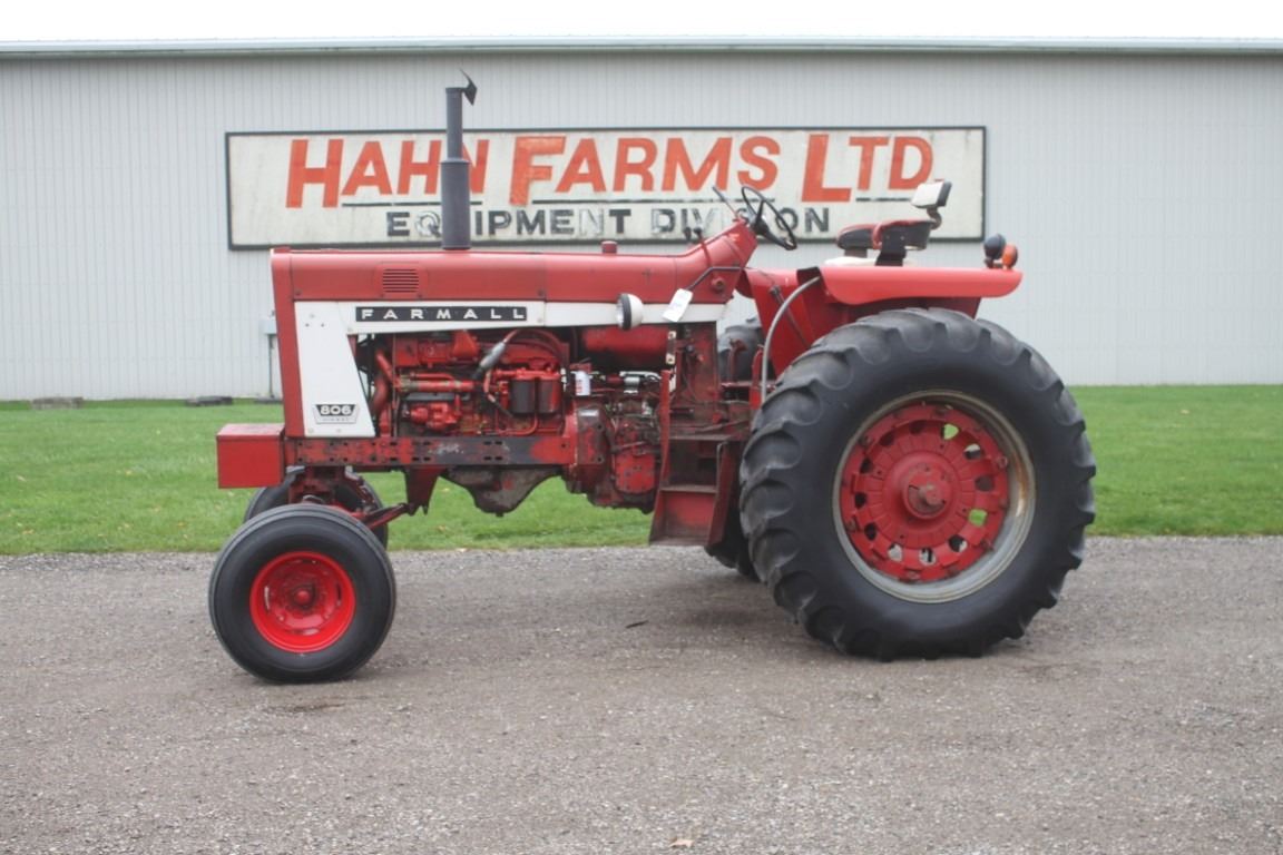 IH 806 diesel 2wd tractor, 8192 hours, made in USA