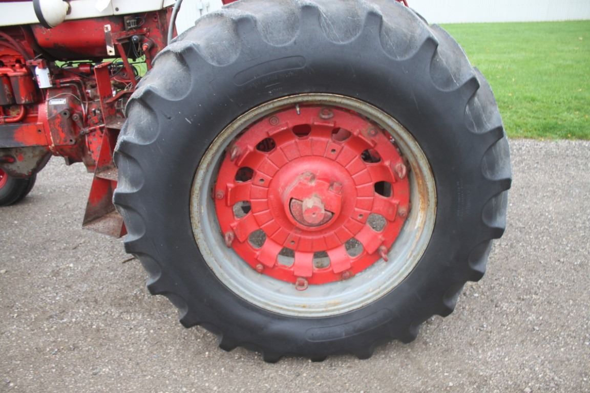 IH 806 diesel 2wd tractor, 8192 hours, made in USA
