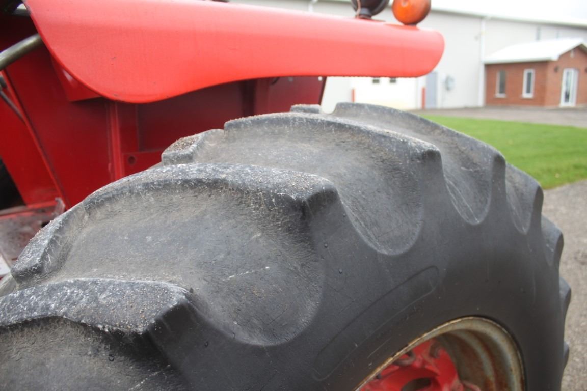 IH 806 diesel 2wd tractor, 8192 hours, made in USA