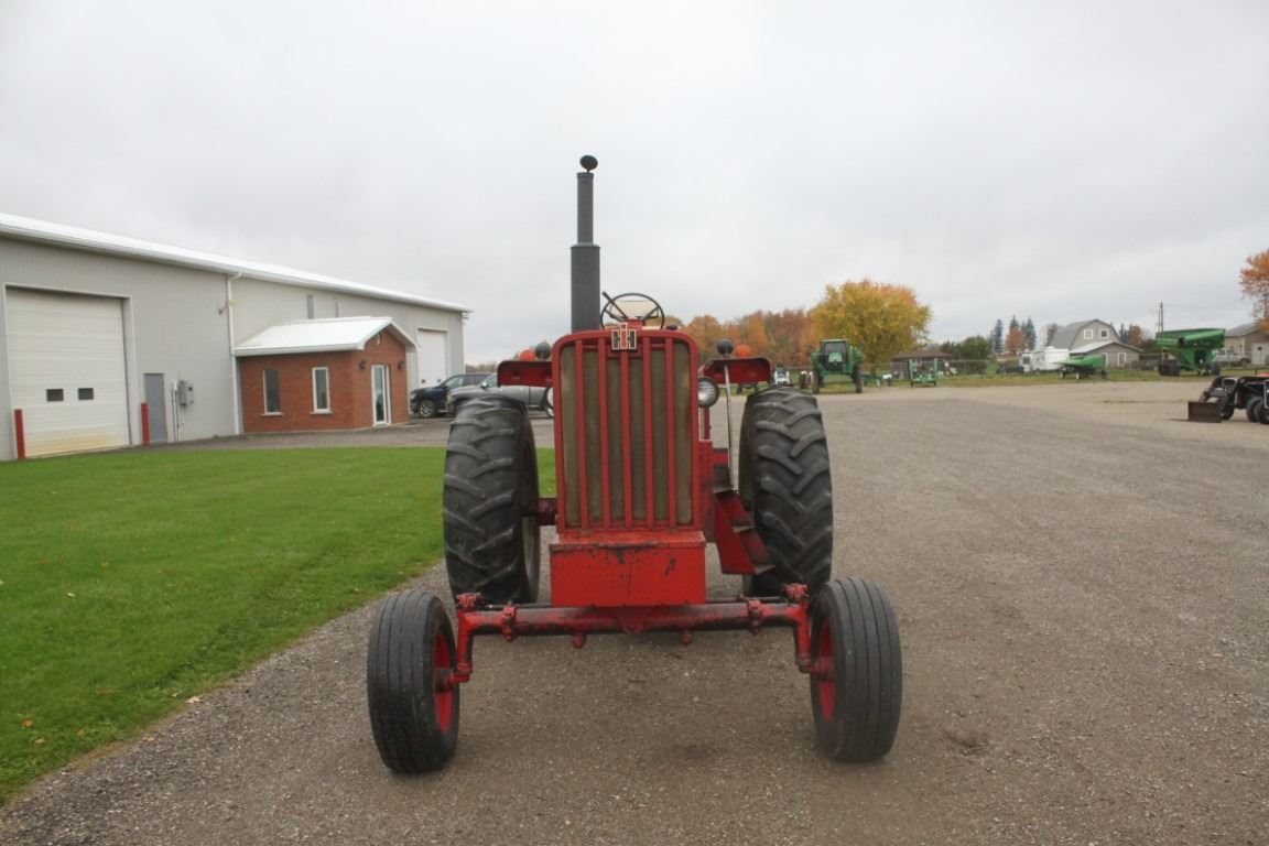 IH 806 diesel 2wd tractor, 8192 hours, made in USA