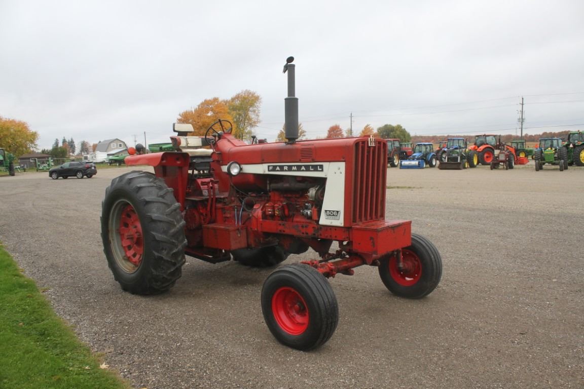 IH 806 diesel 2wd tractor, 8192 hours, made in USA