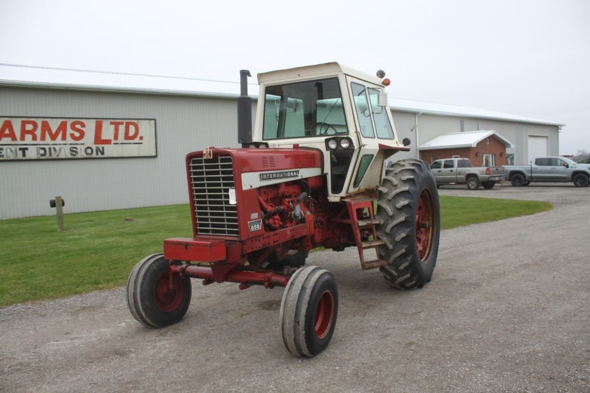 IH 856 2wd tractor, cab, 8345 hours, made in USA