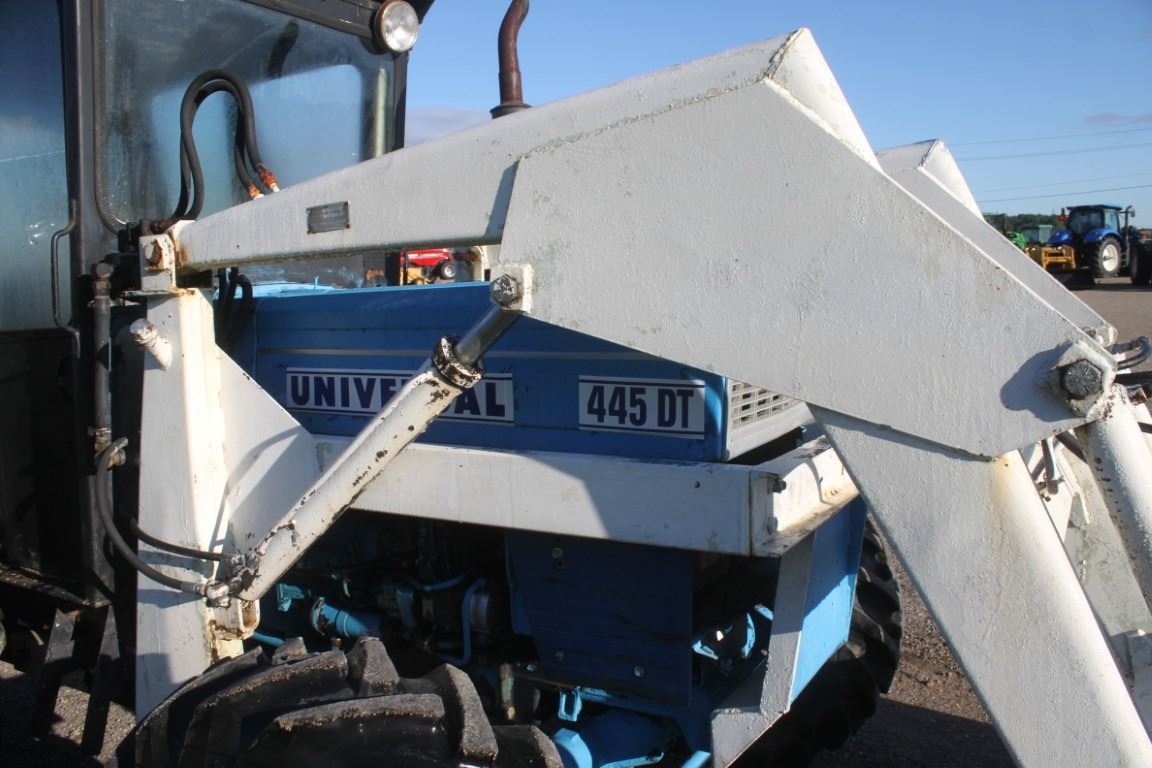 Universal 445 DT 4wd tractor, cab, loader, 2080 hours
