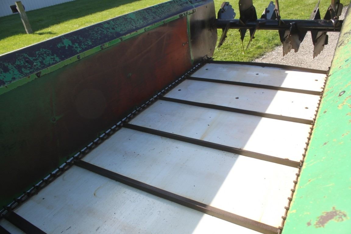 JD 350 single axle manure spreader, made in USA