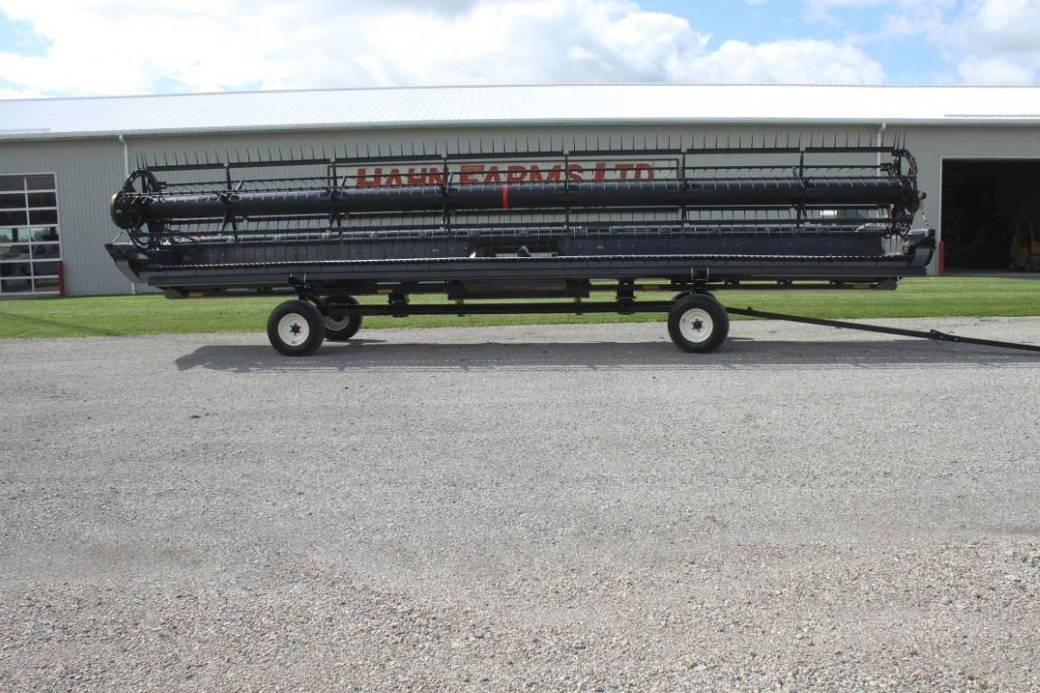 Gleaner 9250 35' flex draper, flip over reel