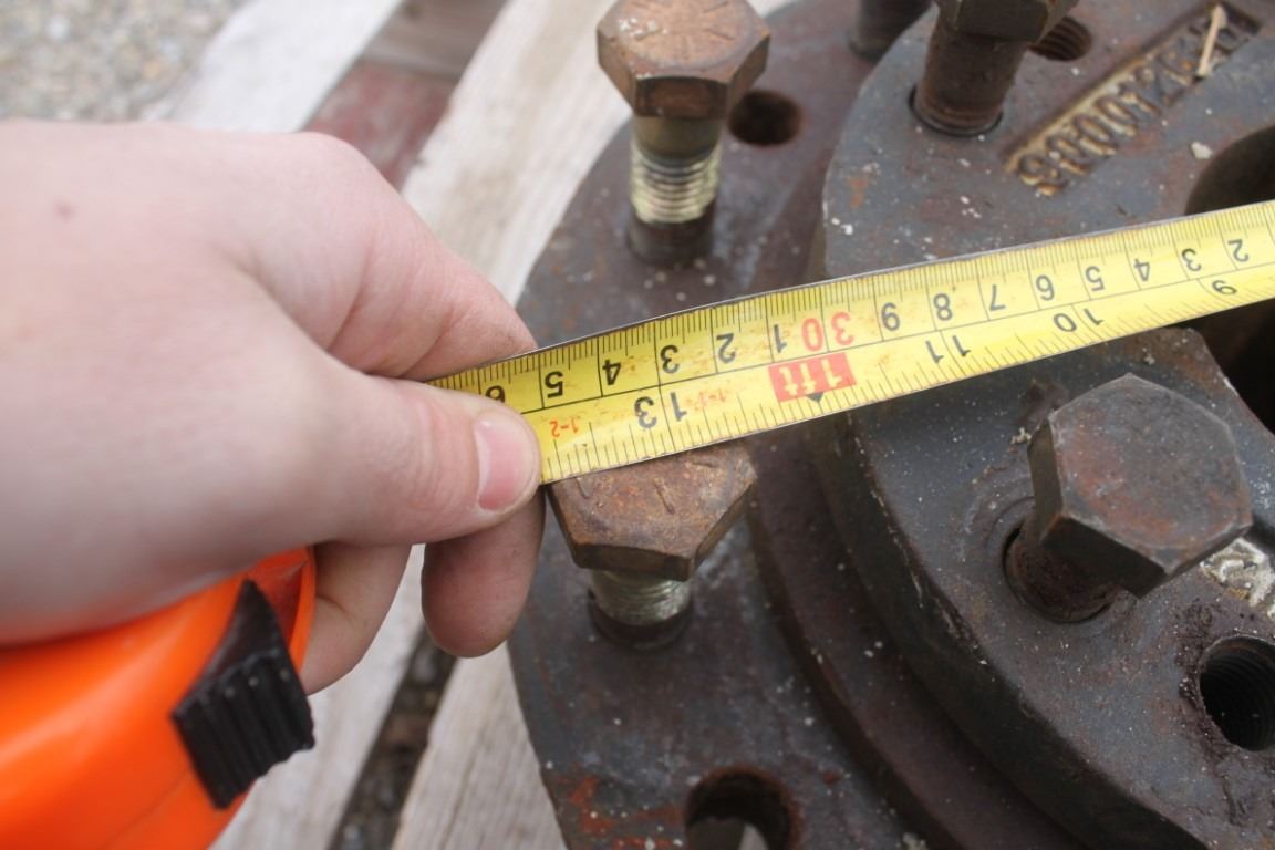 1 set of tractor dual hubs