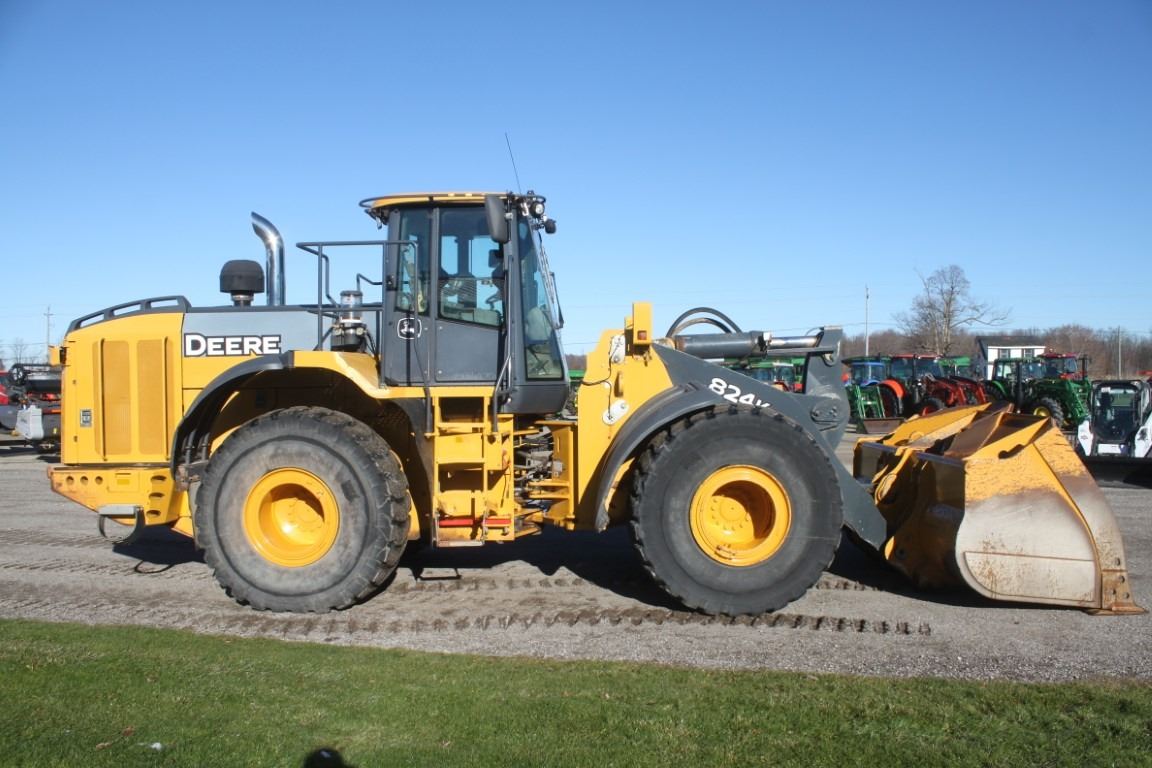 2017 JD 824K II wheel loader, cab, air