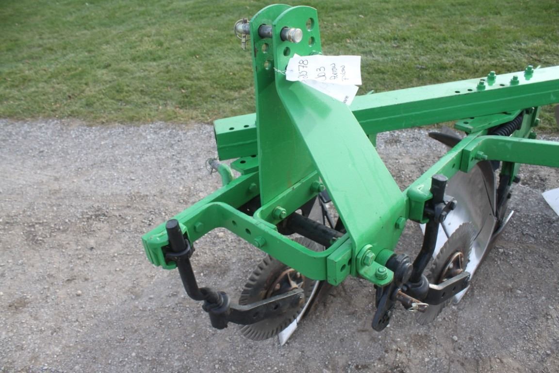 JD 3 furrow plow, 16" bottom