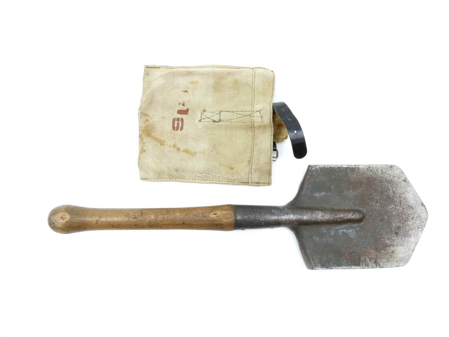 RUSSIAN MILITARY ENTRENCHING TOOL WITH COVER