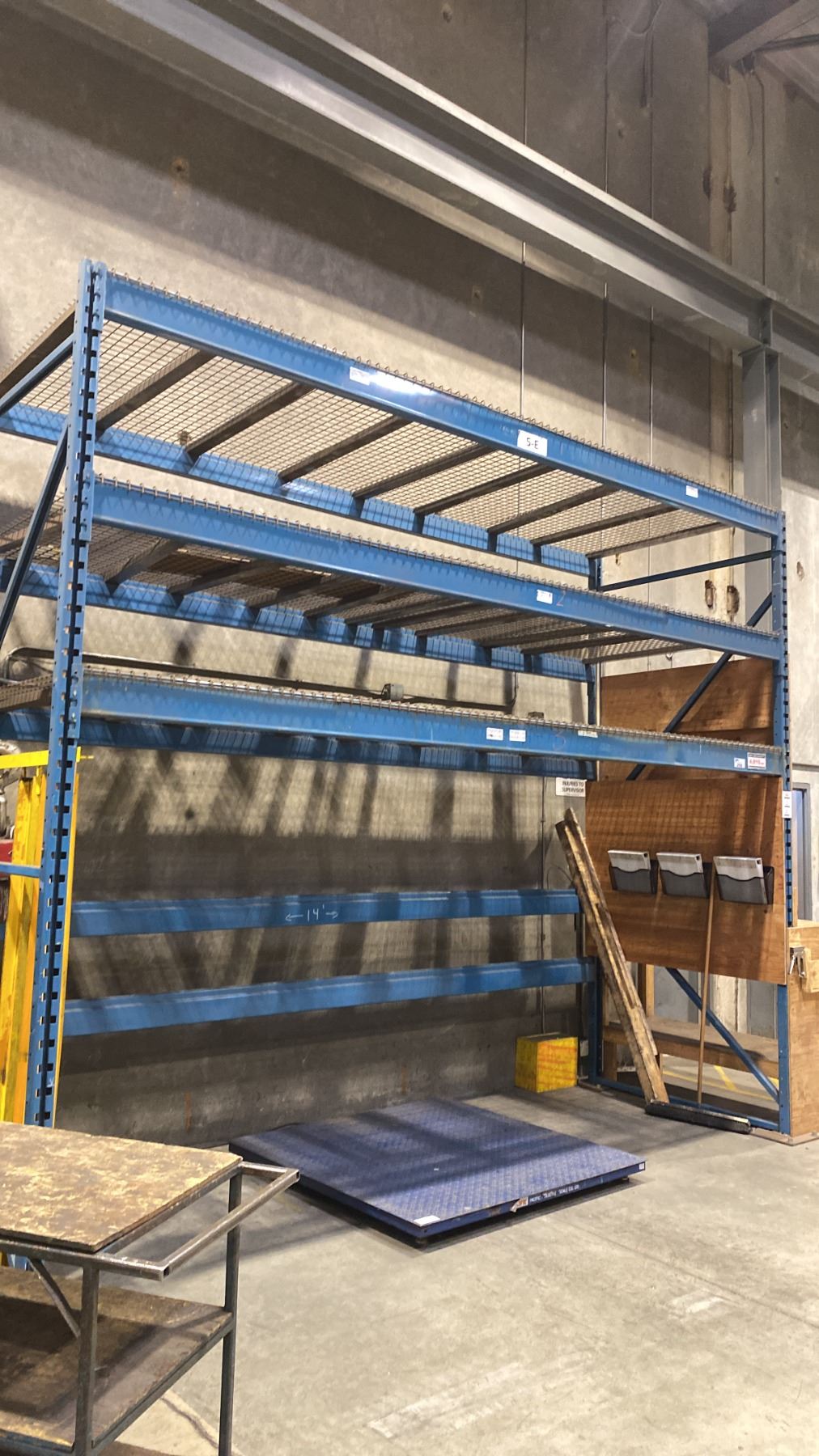 1 BAYS OF BLUE PALLET RACKING W/MESH DECK SHELVING - (2) UPRIGHTS AND ...