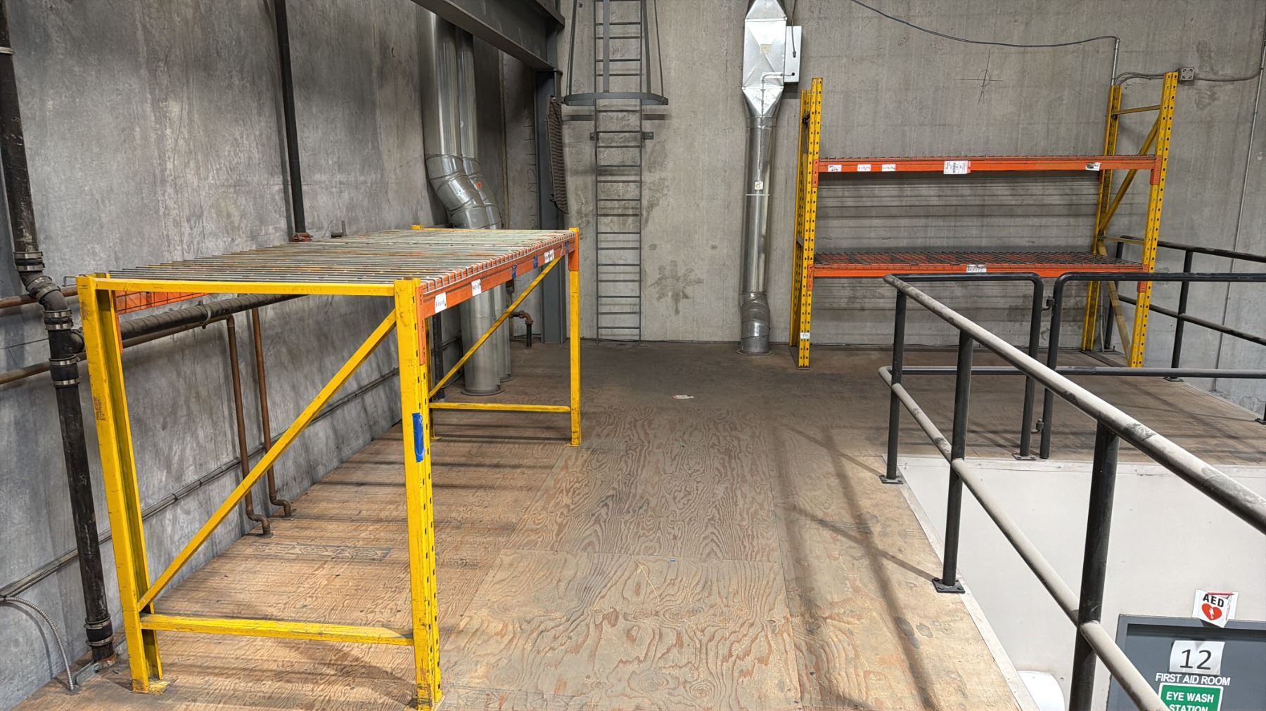 2 SECTIONS OF ORANGE/YELLOW PALLET RACKING - Able Auctions