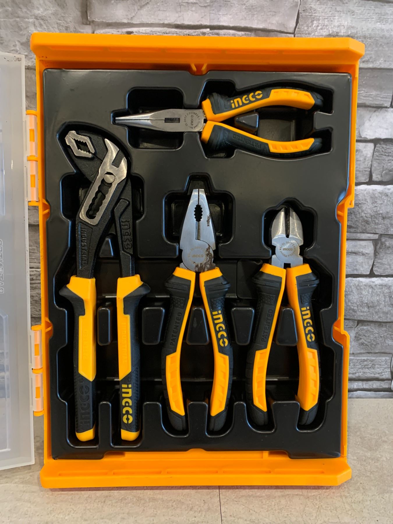INGCO Pliers Set w Tool Box - Box Damage