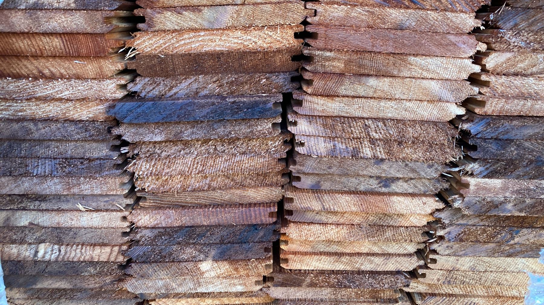 PALLET OF TONGUE & GROOVE WOOD CLADDING APPROX 24"L X 3.5"W X 1/2 ...