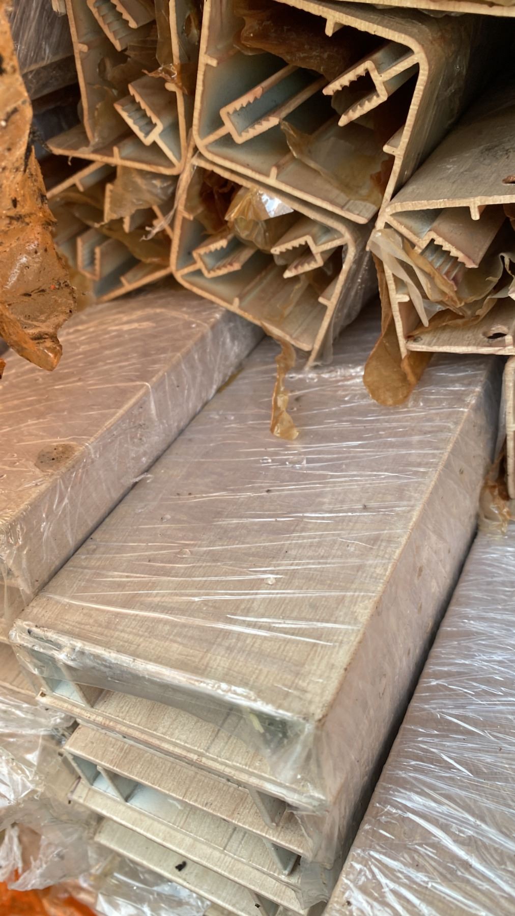LIFT OF LIGHT WOOD GRAIN COMPOSITE CLADDING TRIM APPROX 18'L - Able ...