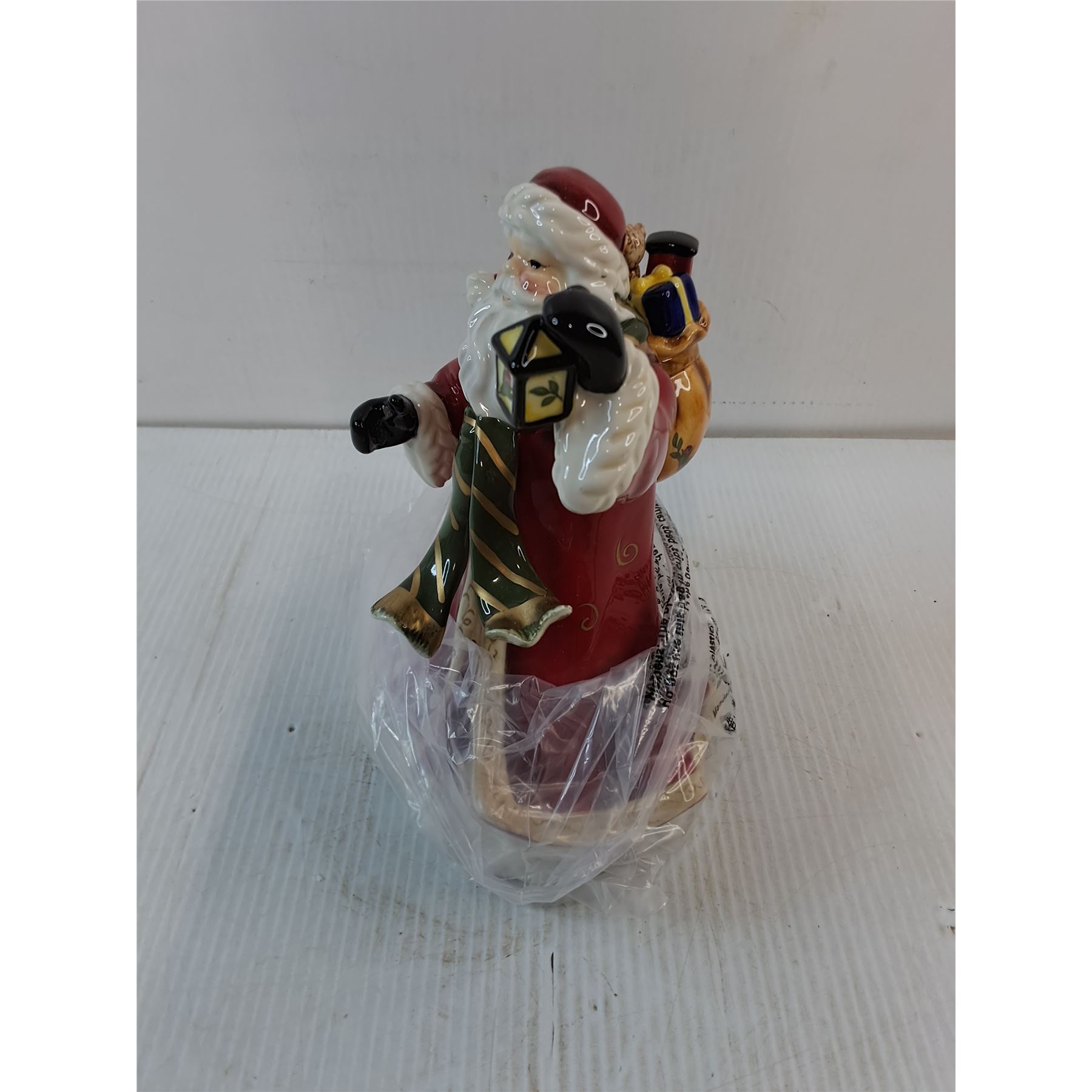 Royal Albert Festive Musical Figurine-Santa Claus - Bodnarus Auctioneering
