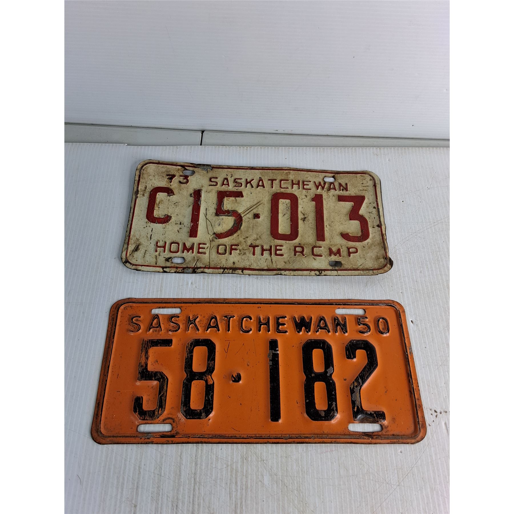 (2) Vintage Saskatchewan License Plates - Bodnarus Auctioneering