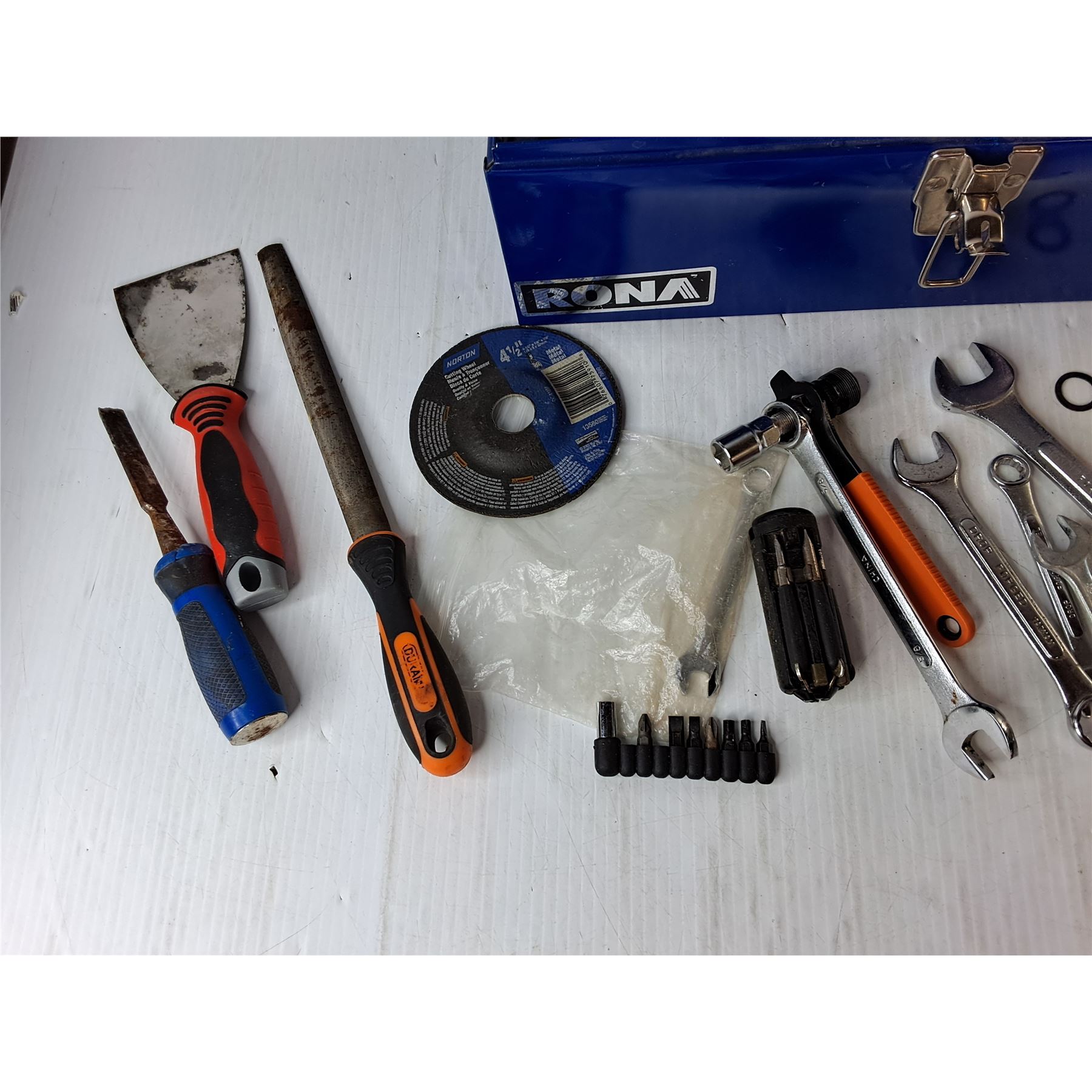 Rona Metal Tool Case & Tools - Bodnarus Auctioneering
