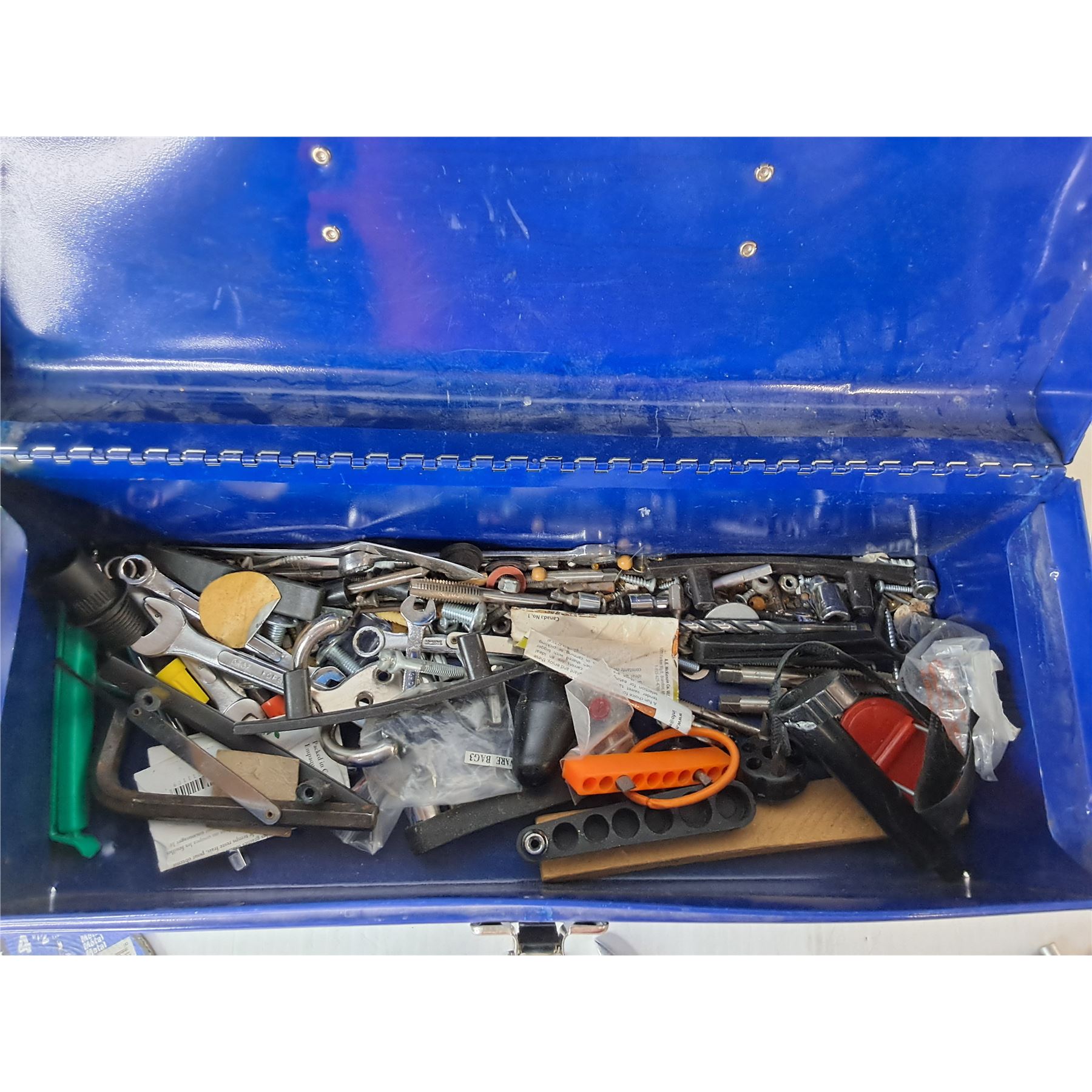 Rona Metal Tool Case & Tools - Bodnarus Auctioneering