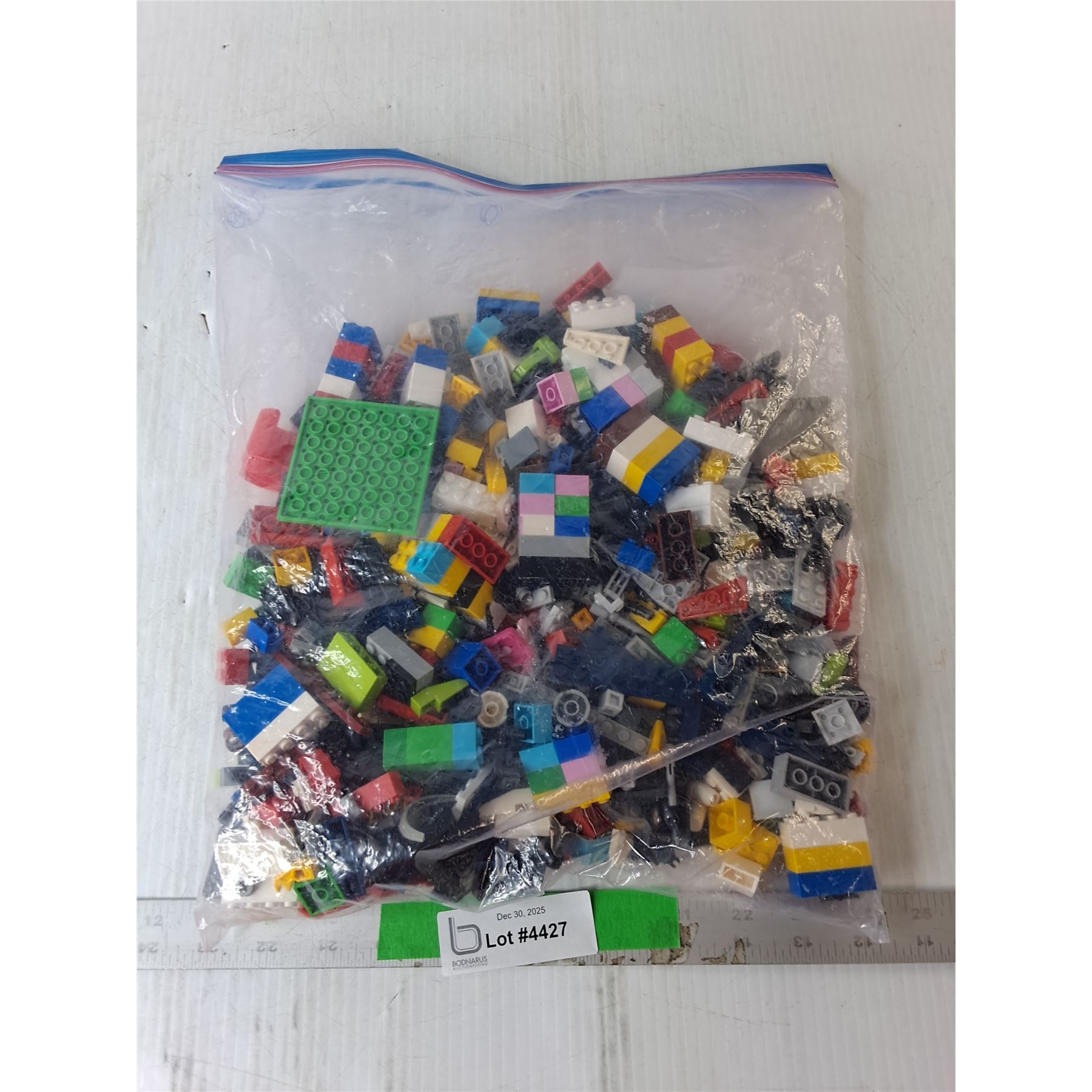 Miscellaneous Lego Pieces - Bodnarus Auctioneering