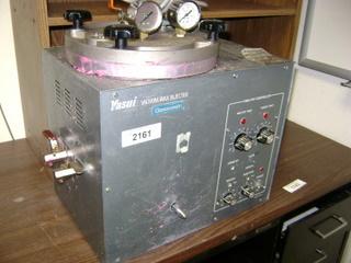 YASUI VACUUM WAX INJECTOR WITH AUTO CLAMP AND ROTARY TABLE