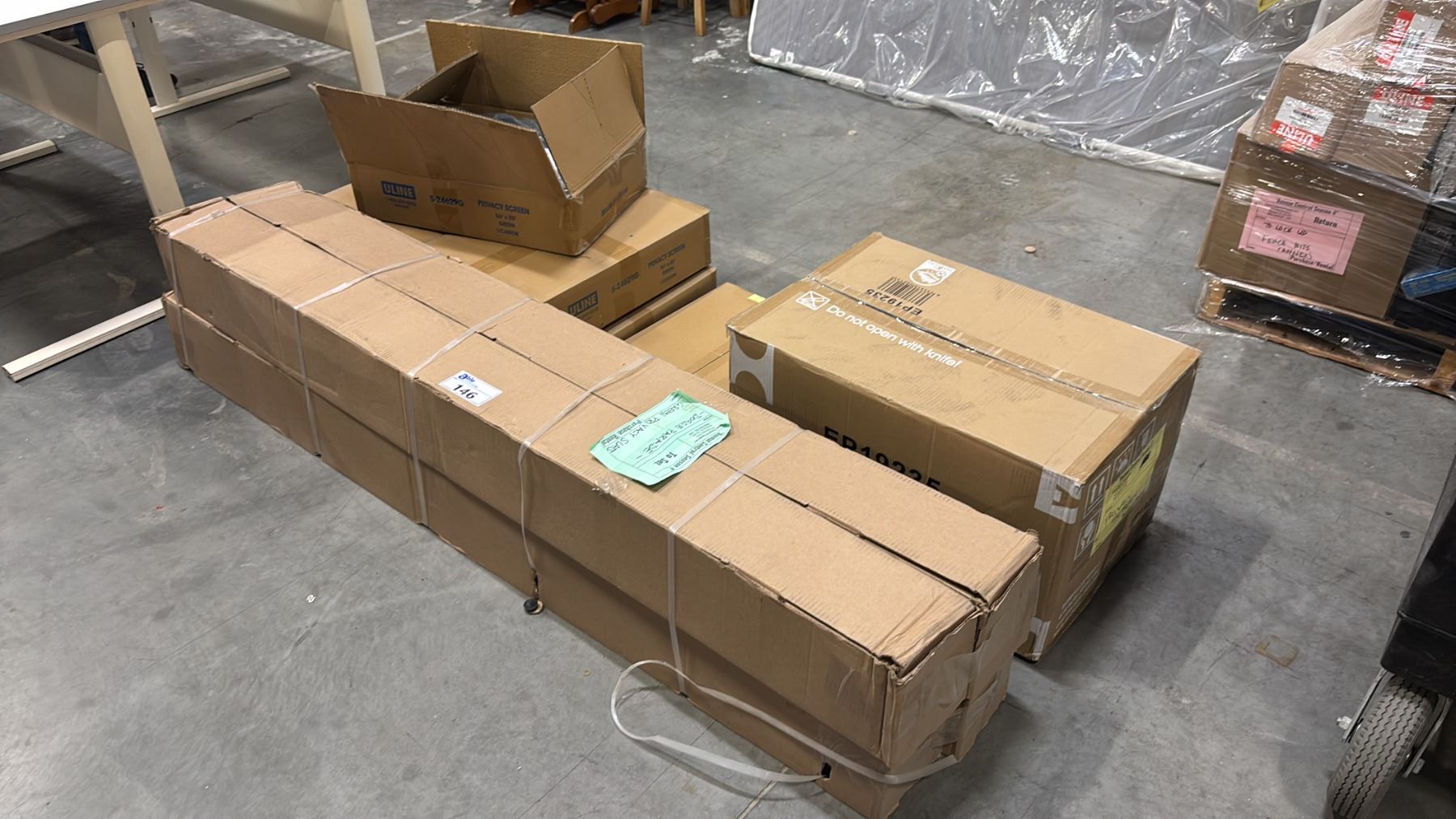 SET DEC PROPS/DECORATIONS - GREEN PRIVACY SLATS, ULINE PRIVACY SCREENS ...
