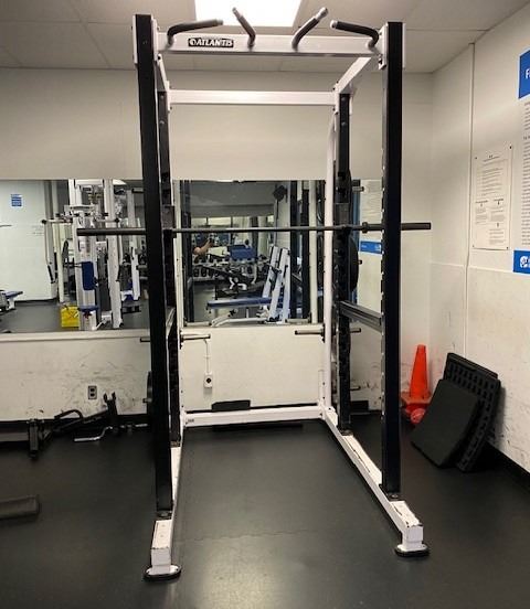 ATLANTIS WHITE COMMERCIAL GYM SQUAT RACK *DISASSEMBLED FOR TRANSPORT ...