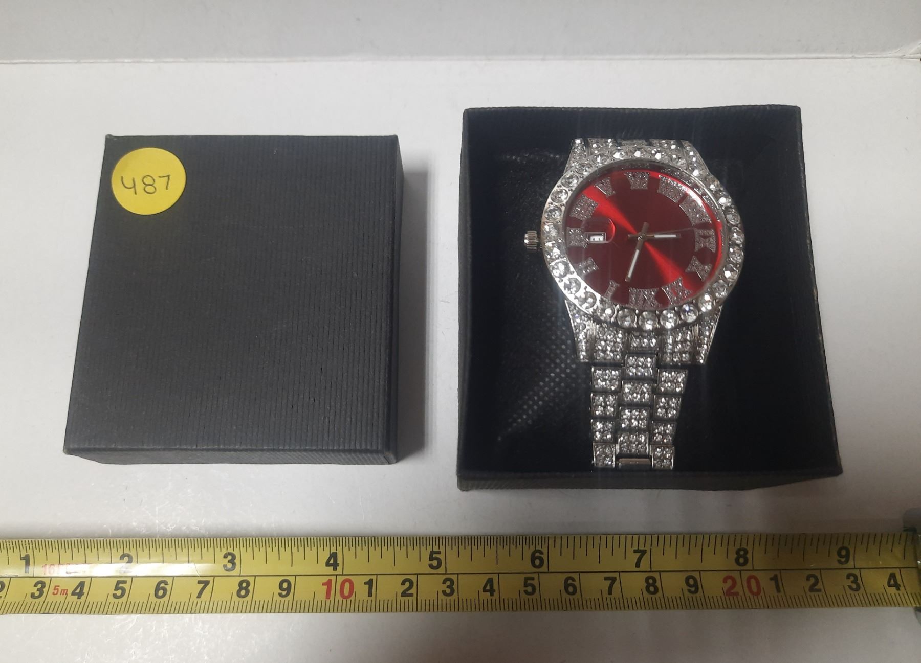 New Silver Colour Luxury Men's Quartz "Sparkling" Wrist Watch. (Working ...