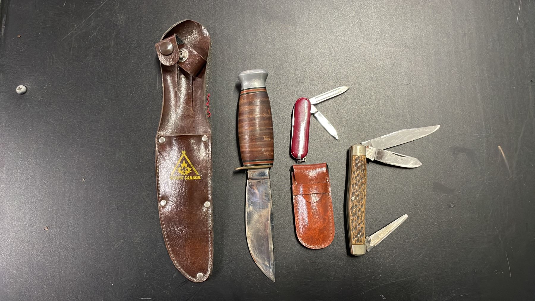 VINTAGE SCOUTS CANADA SHEATH KNIFE WITH 3" BLADE & (2) POCKET KNIVES ...