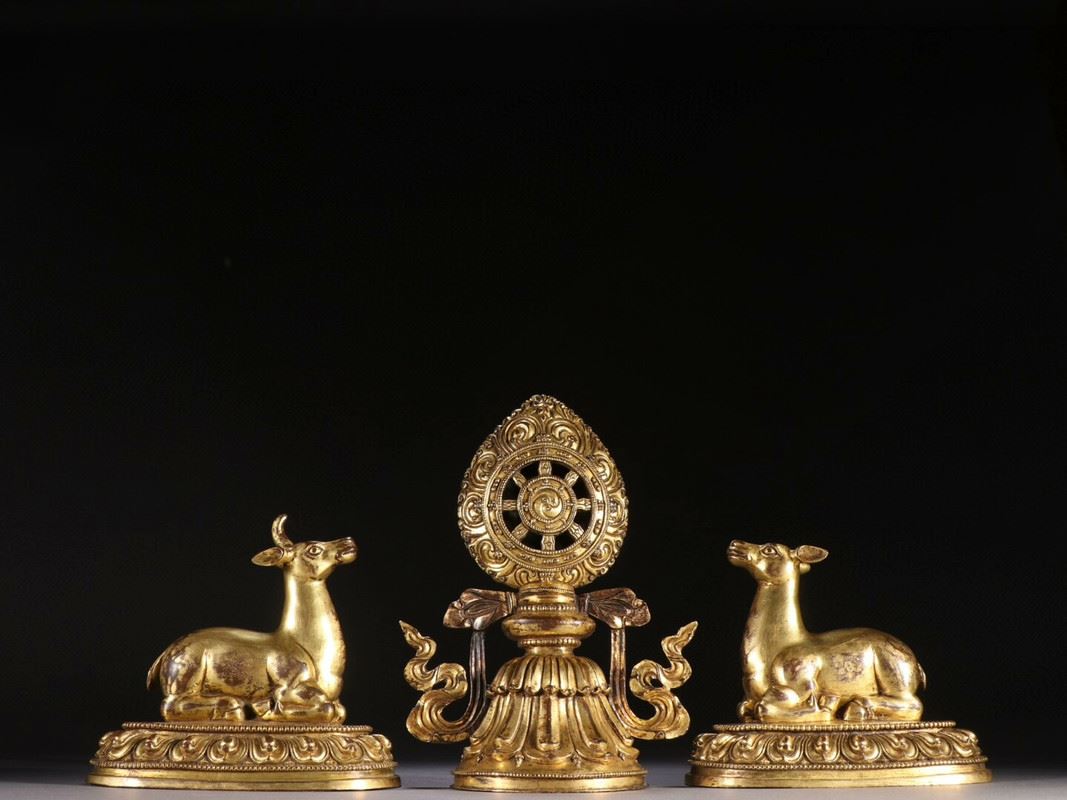 Bronze Gilt Pair of Deer Listening to Dharma Set