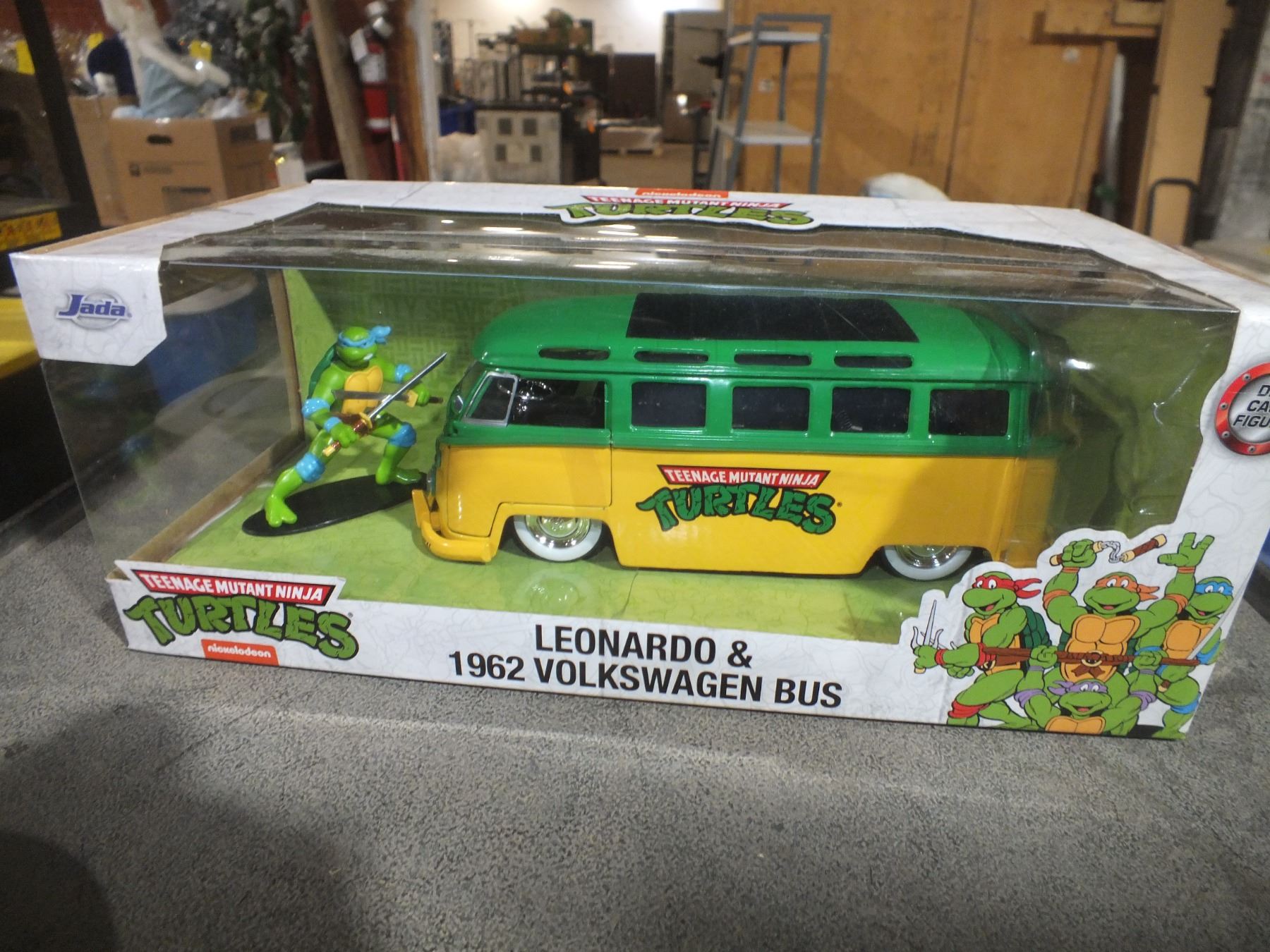 Jada Teenage Mutant Ninja Turtles Leonardo & Volkswagen Bus