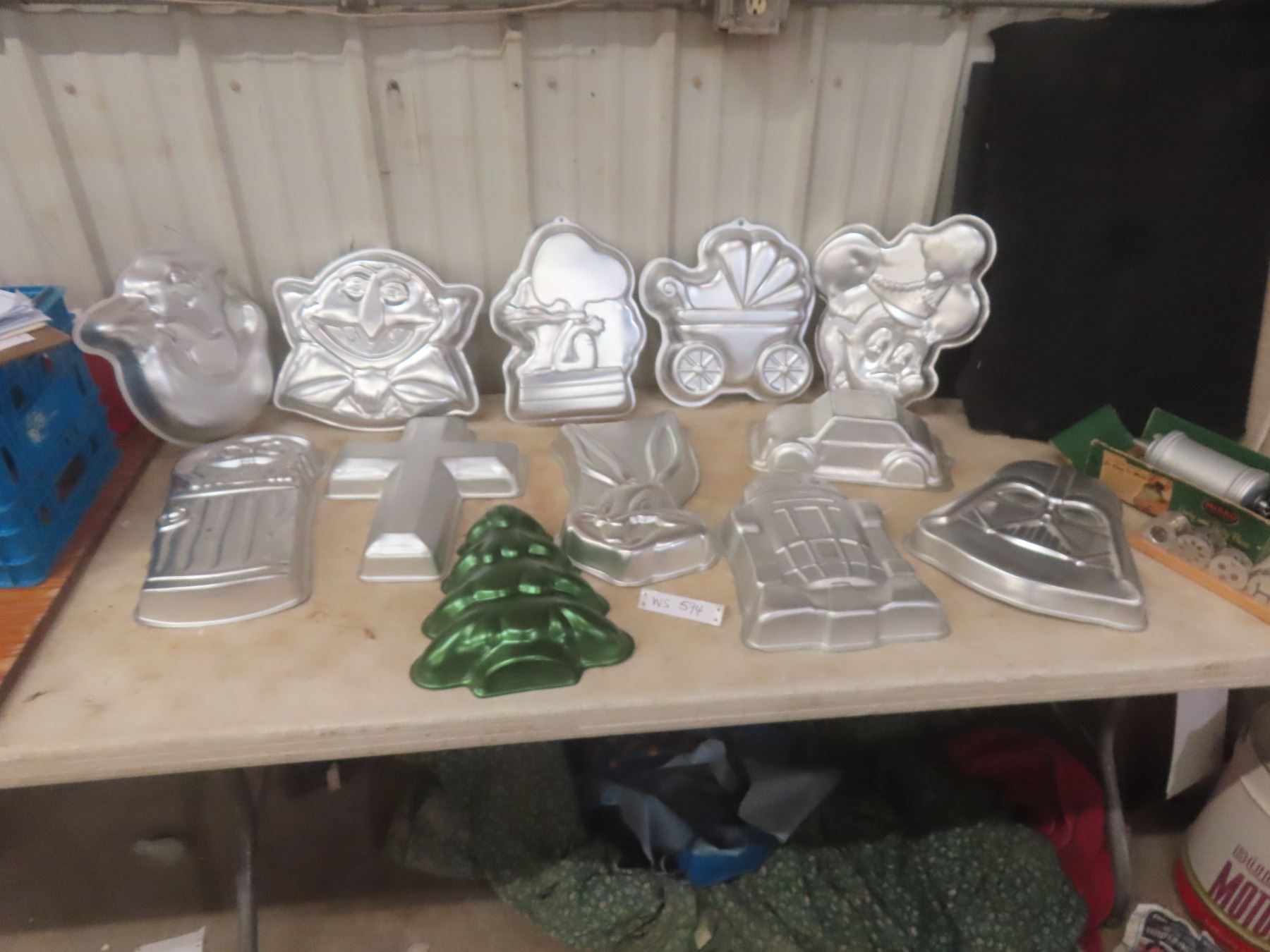 Twelve Vintage Cake Baking Molds Including Bugs Bunny, Snoopy, Oscar ...