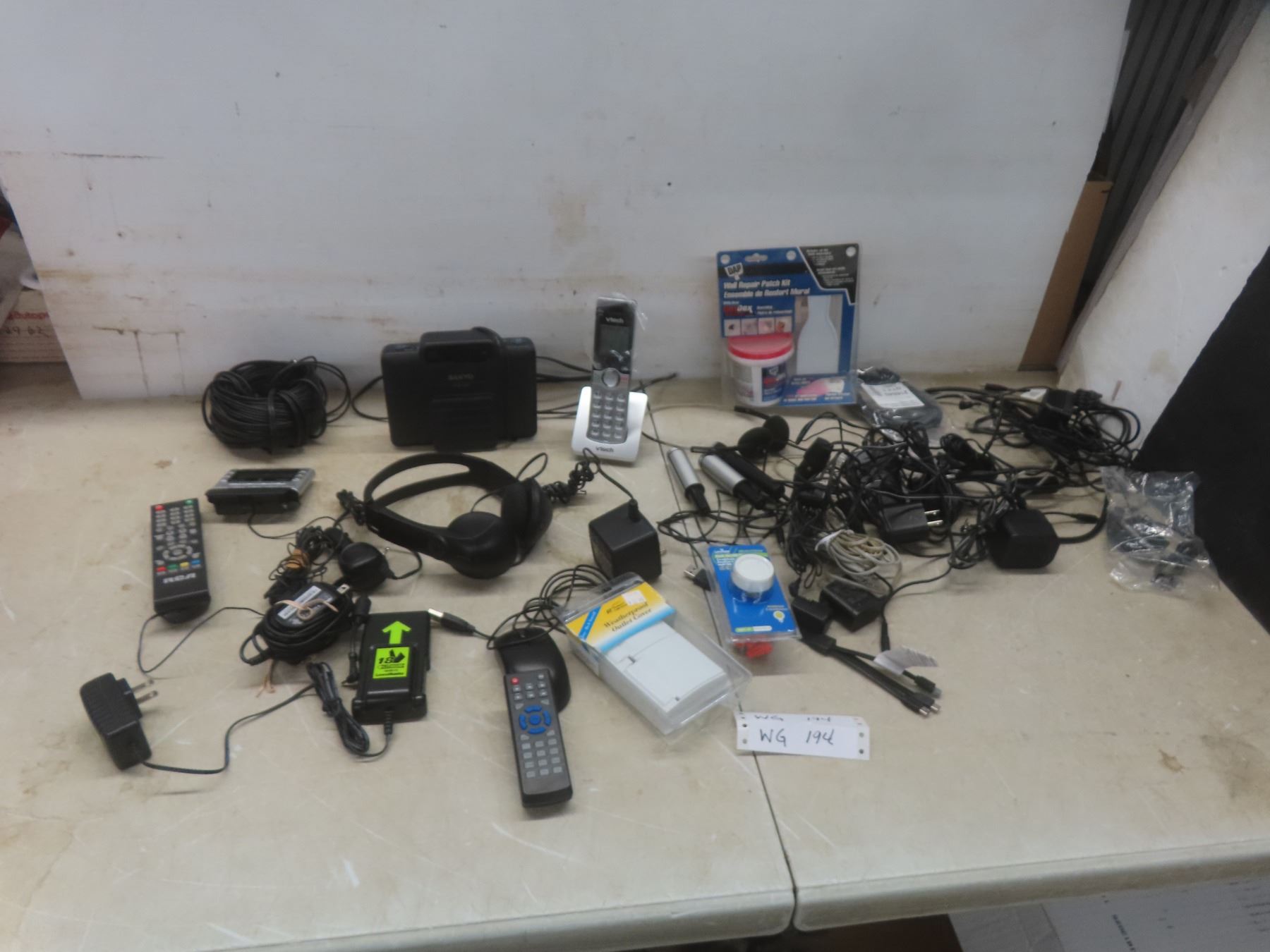 VTech Cordless Phone, Sanyo Answering Machine, Headphones, Microphones ...