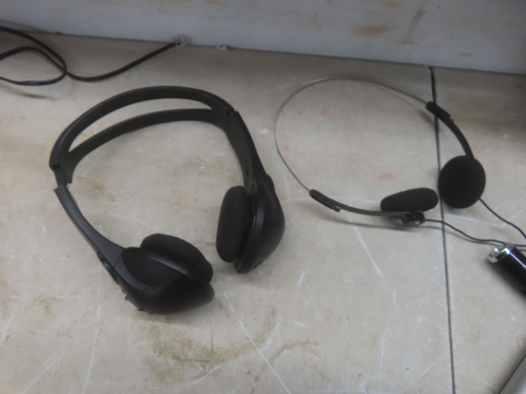 VTech Cordless Phone, Sanyo Answering Machine, Headphones, Microphones ...